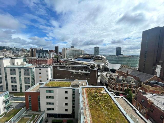 Navigation Street, Birmingham, West. 2 bed flat to rent £1,050 pcm £242 pw