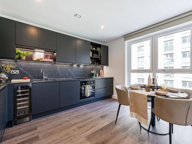 Navigator Place, Blackheath, Kidbrooke SE3, 2 bed flat to rent, £2,620 pcm | PrimeLocation