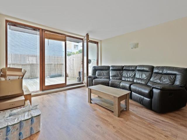Naylor Building West, 1 Assam Street. 2 bed flat to rent £2,700 pcm £623 pw