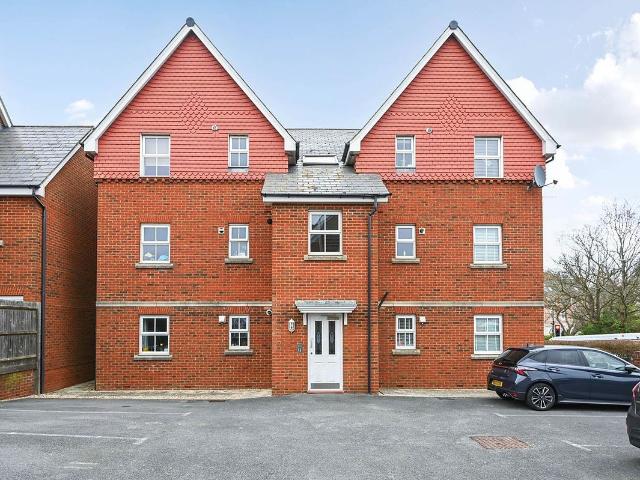 Nazareth Close, Bexhill On Sea TN40, 2 bed flat to rent, £1,050 pcm | PrimeLocation