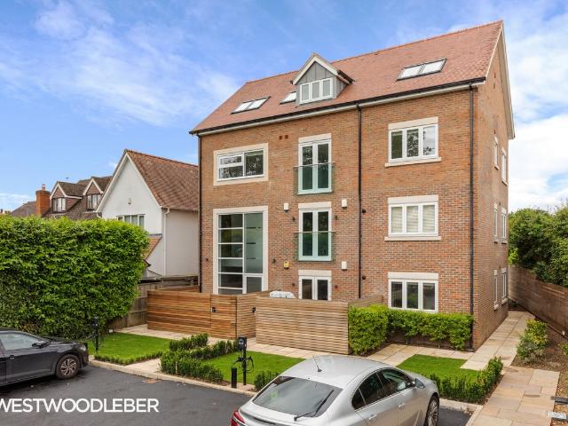 Nazeing New Road, Broxbourne EN10, 2 bed penthouse to rent, £1,750 pcm | PrimeLocation