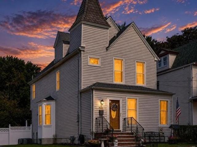 Nd Ave, Lyndhurst, Home For Sale