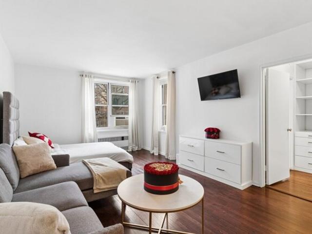 Nd Dr Unit D, Queens, Property For Sale