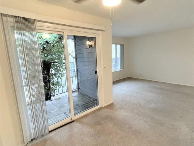 ne15th [Ivy Crt] 2 Bedroom Apartment for Rent at 1815 Ne 15th Ave, Portland, OR 97212 Irvington