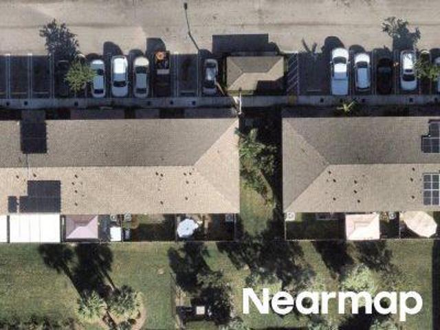 NE 4th St