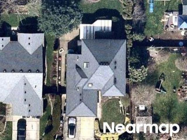NE 52nd St