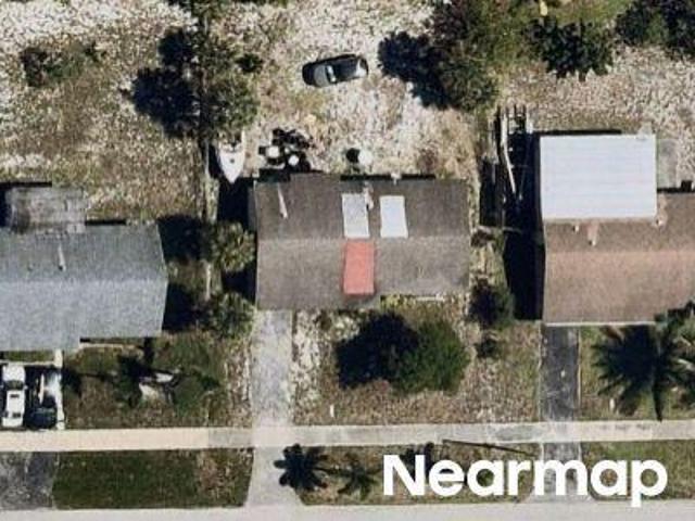 NE 5th St