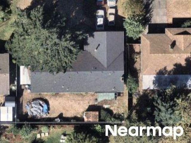 NE 5th St