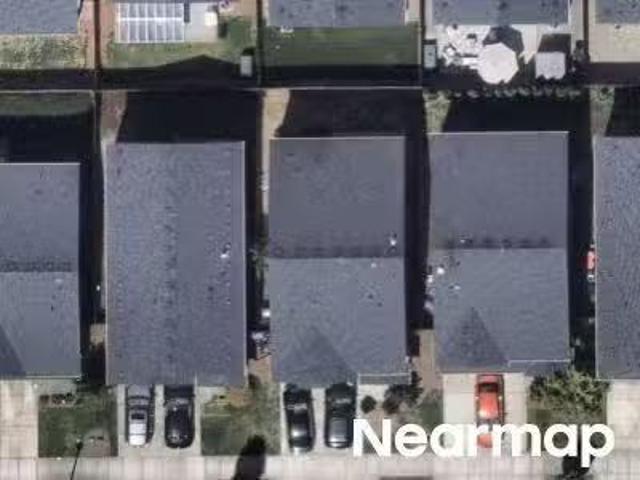 NE 74th St