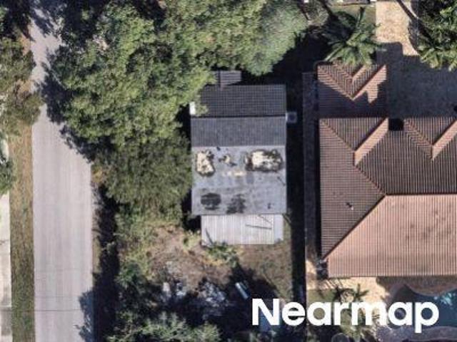 NE 7th St