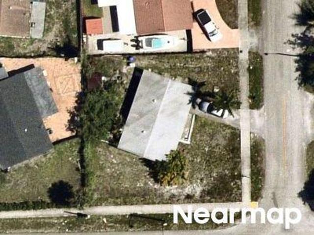 NE 8th Ave
