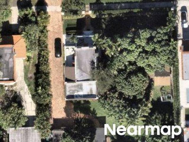 NE 90th St
