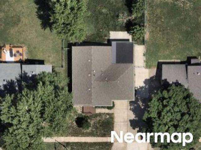 NE 9th St