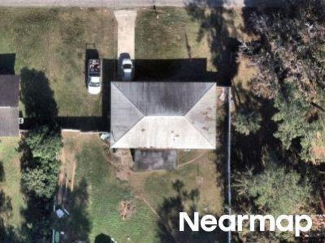 NE 10th St
