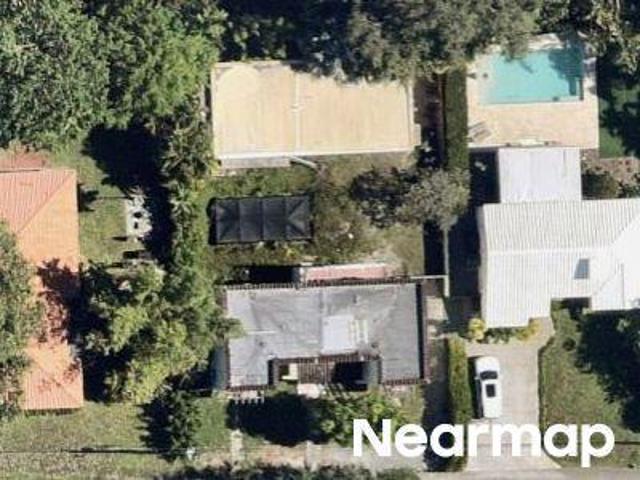 NE 114th St