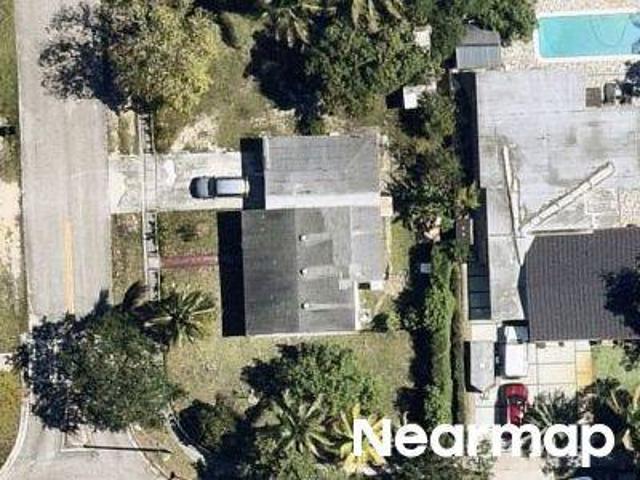 NE 11th Ave