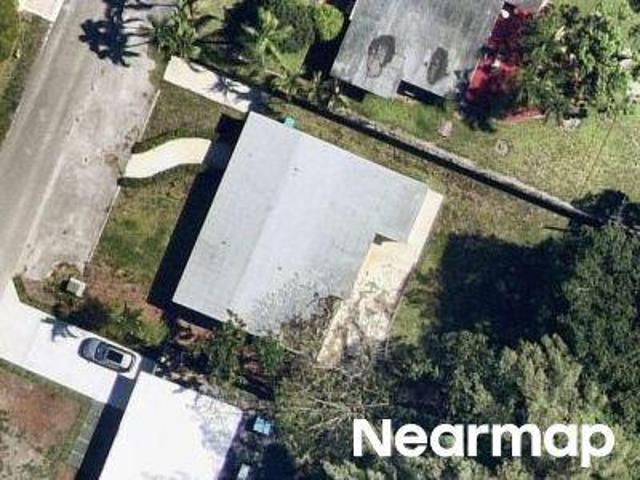 NE 11th Pl