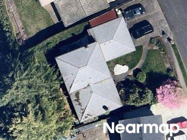 NE 136th Pl