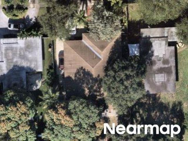 NE 142nd St