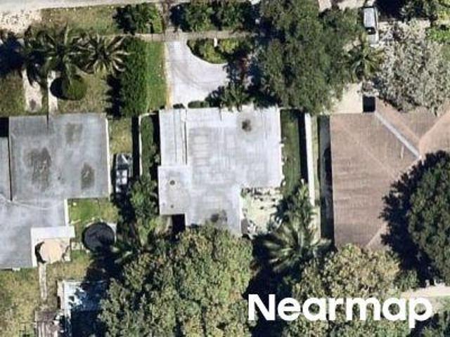 NE 142nd St