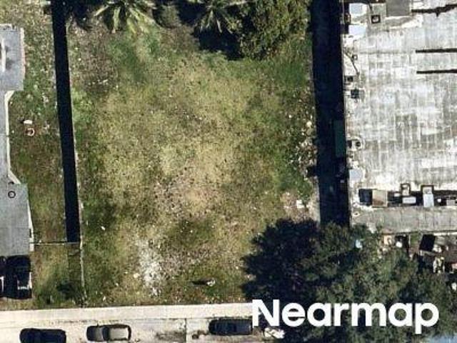 NE 150th St