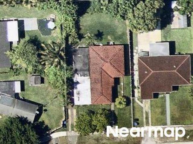 NE 170th St