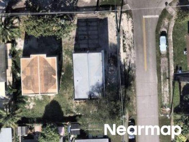 NE 174th St