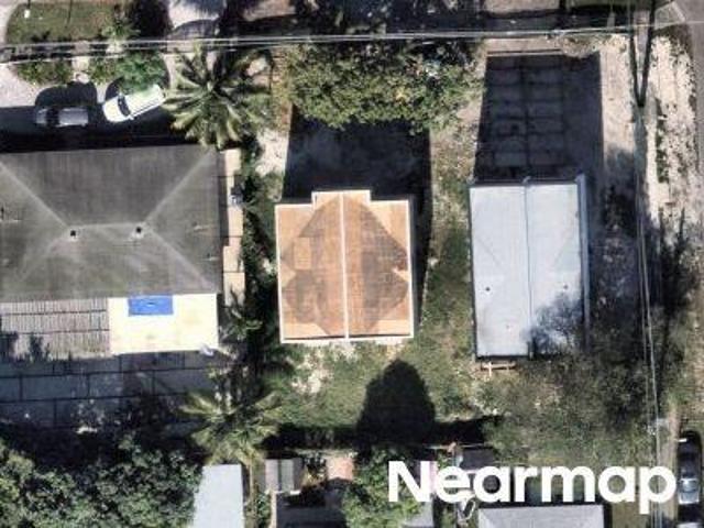 NE 174th St