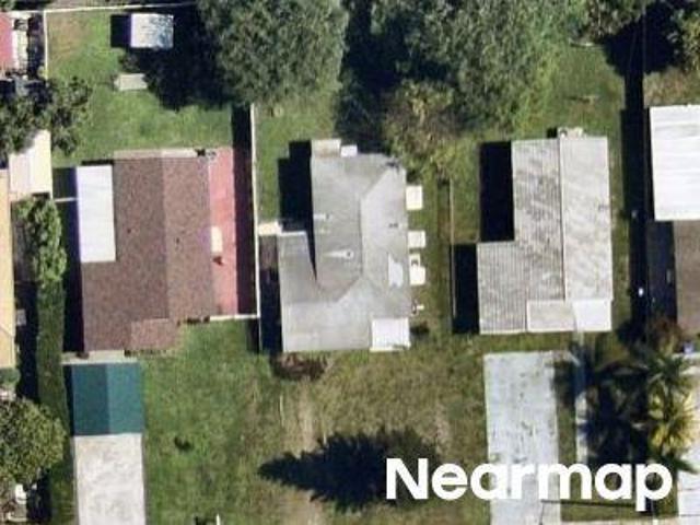 NE 180th St