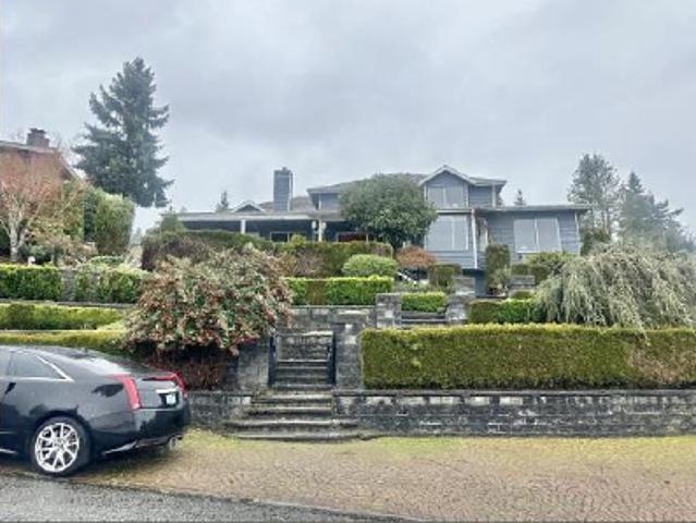 NE 182nd St
