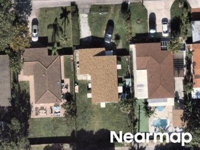 NE 183rd St