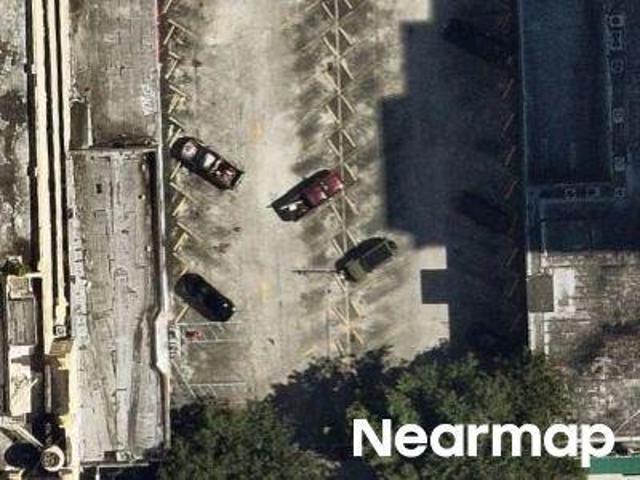 NE 1st St