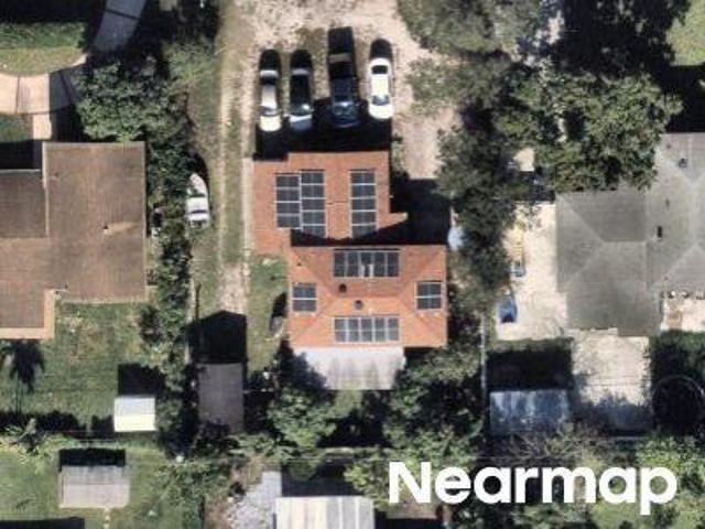 NE 203rd St