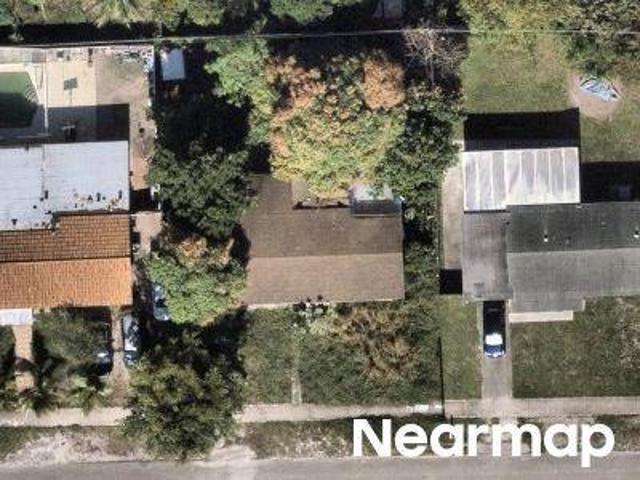 NE 213th Ter