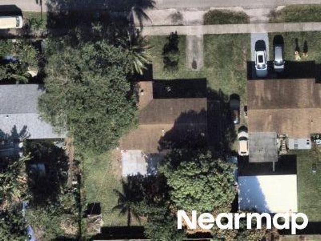 NE 215th St