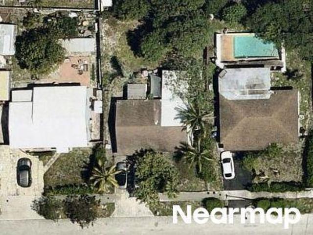 NE 26th St