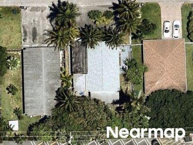 NE 2nd St