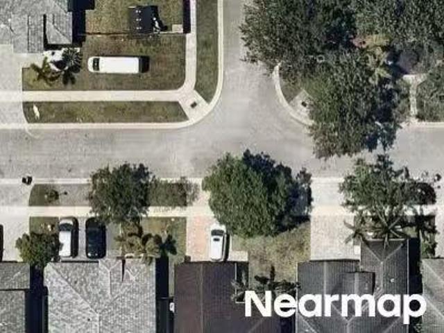 NE 2nd St