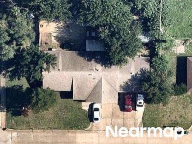 NE 33rd St