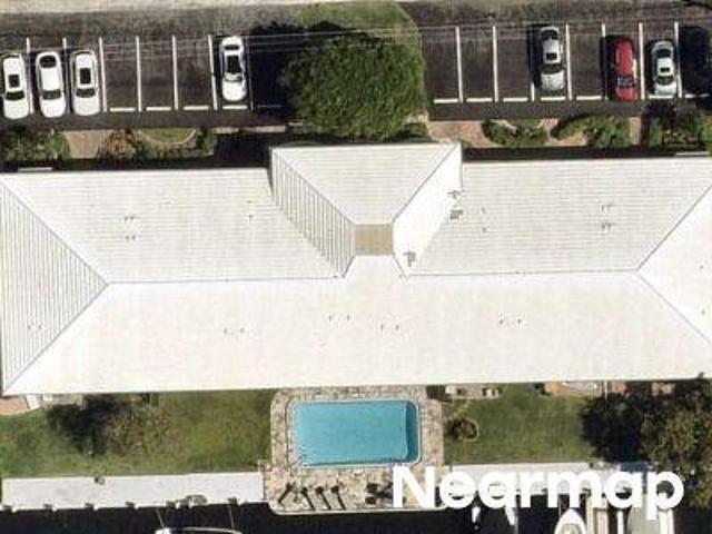 NE 30th St