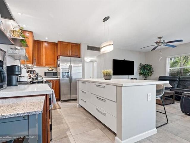 Ne Th Ter Unit, Oakland Park, Condo For Sale