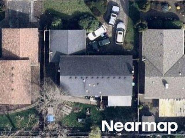 NE Wasco St