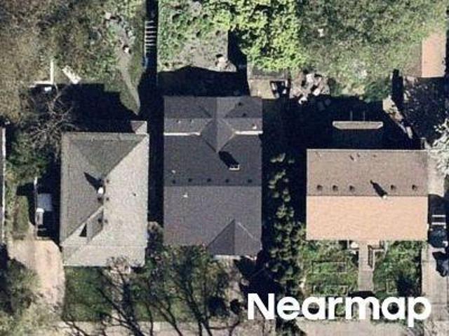 NE Wasco St