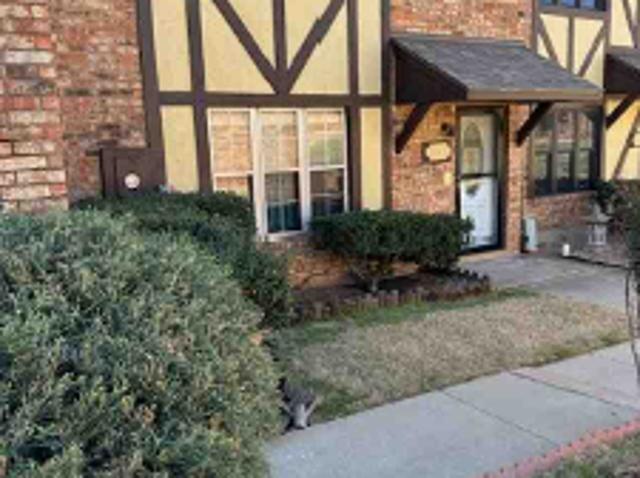 NE Arlington Ave