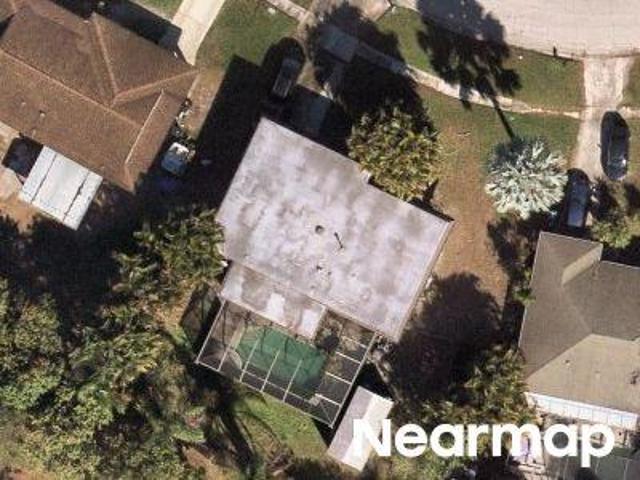 NE Camelot Dr
