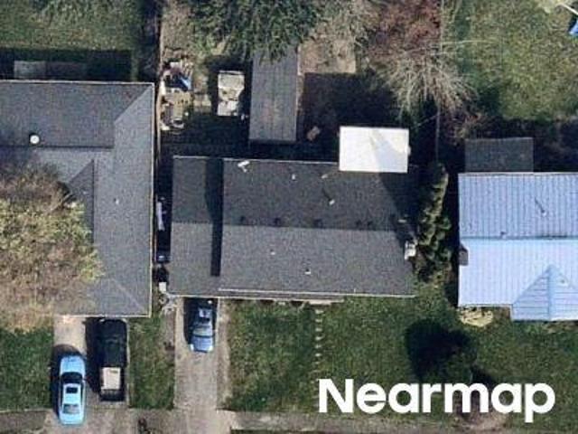 NE Clackamas St