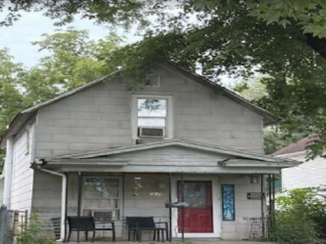 NE Emmett St