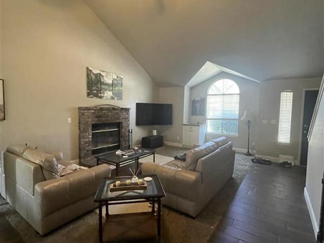 NE Fresno Private Room for Rent