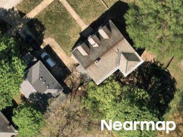 NE Monroe St