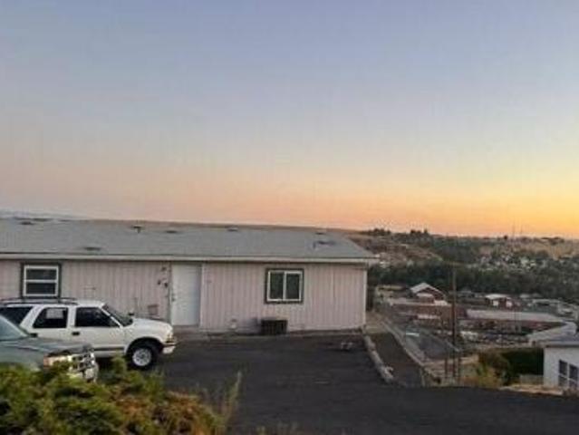 NE Mount Hebron Dr